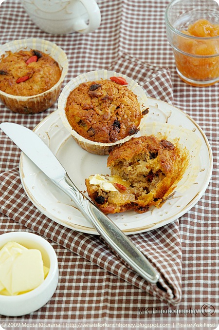 What's For Lunch Honey?: Whole Wheat Granola Goji Muffins